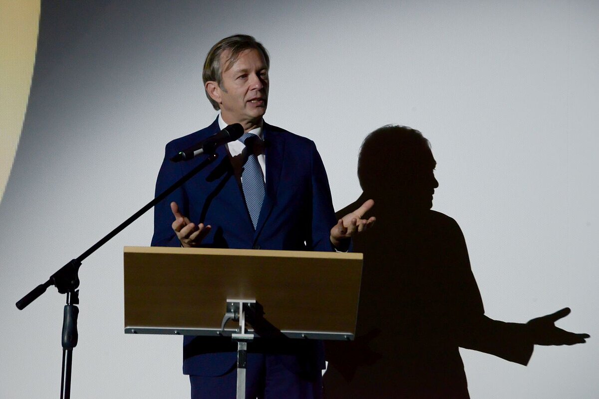 Staatssekretär Dr. Geue bei der Verleihung des Kinokulturpreises: Wir ...